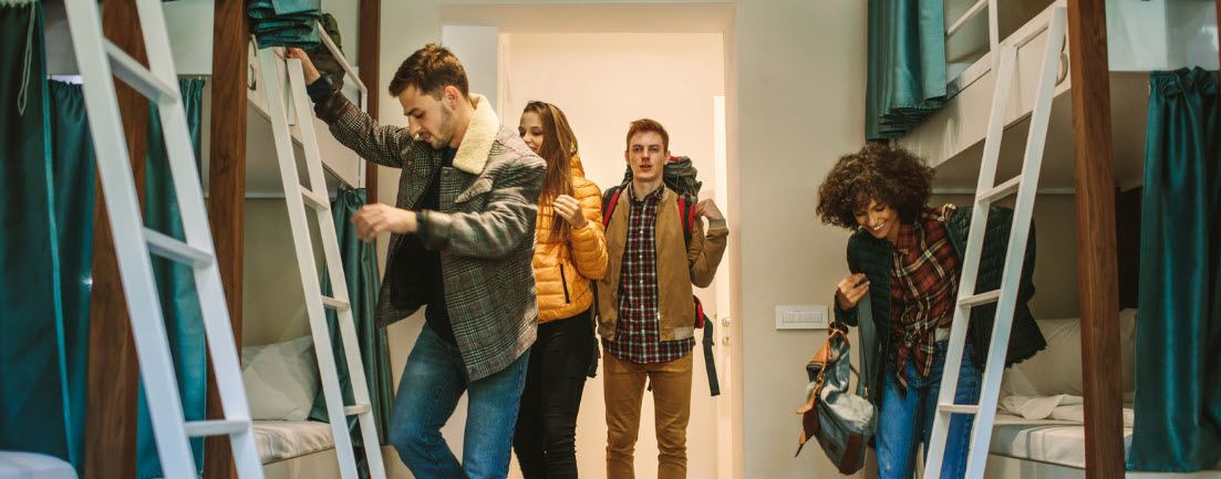 Backpacking Vs Flashpacking: What Budget Do You Have?