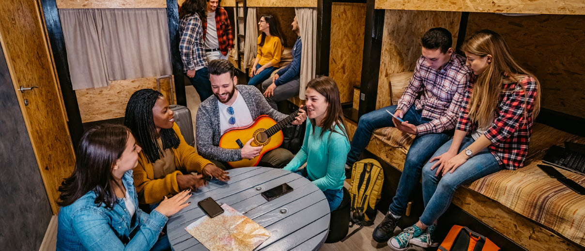 Backpacking Vs Flashpacking: What Budget Do You Have?